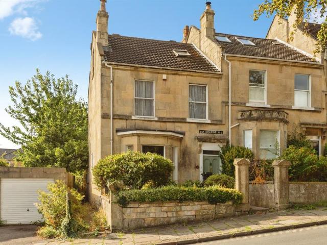 4 bedroom end of terrace house for sale