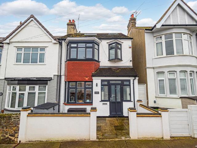 4 bedroom end of terrace house for sale