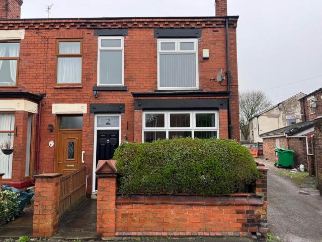 4 bedroom end of terrace house for sale