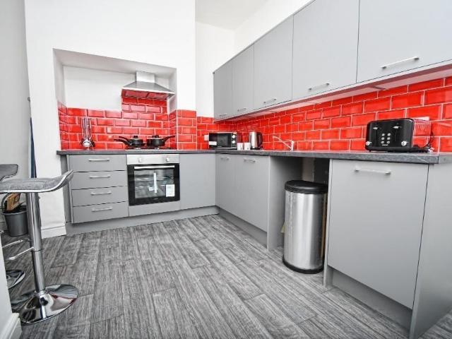4 bedroom end of terrace house for sale