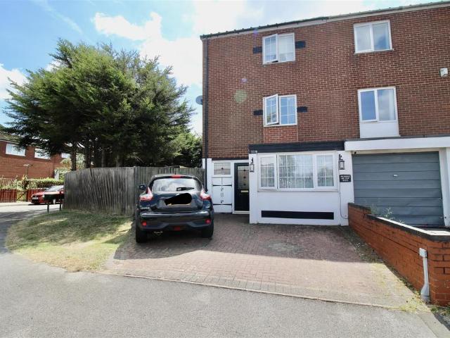 4 bedroom end of terrace house for sale