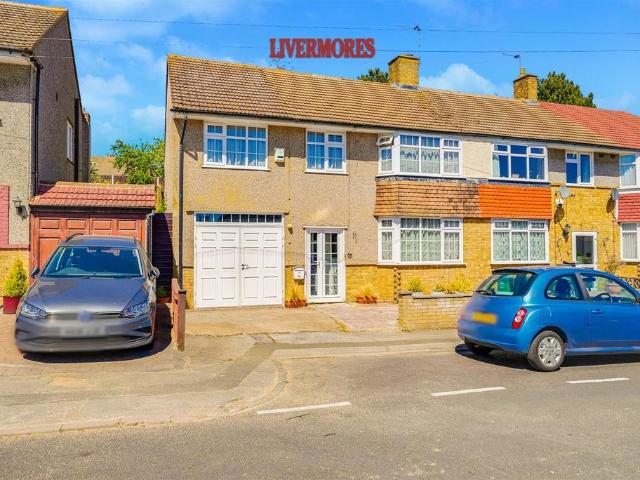 4 bedroom end of terrace house for sale