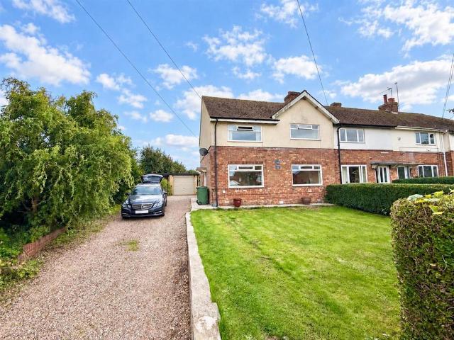4 bedroom end of terrace house for sale