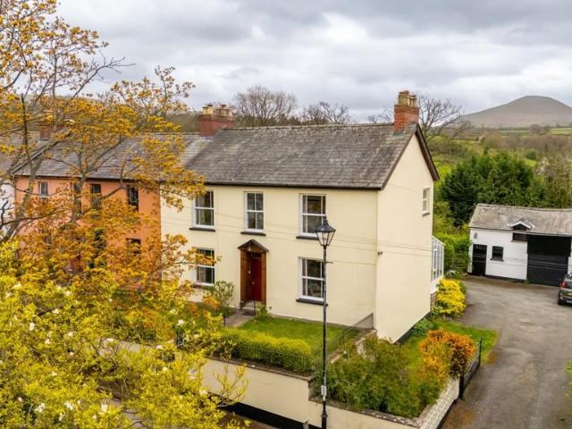 4 bedroom end of terrace house for sale