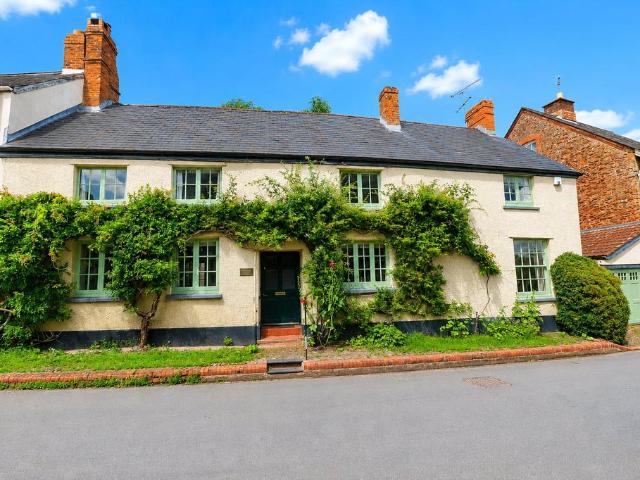 4 bedroom end of terrace house for sale