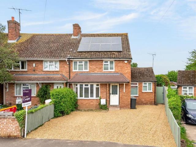 4 bedroom end of terrace house for sale