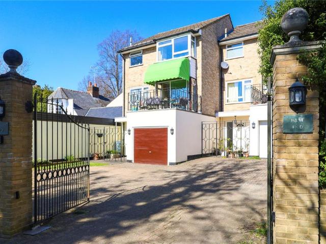 4 bedroom end of terrace house for sale