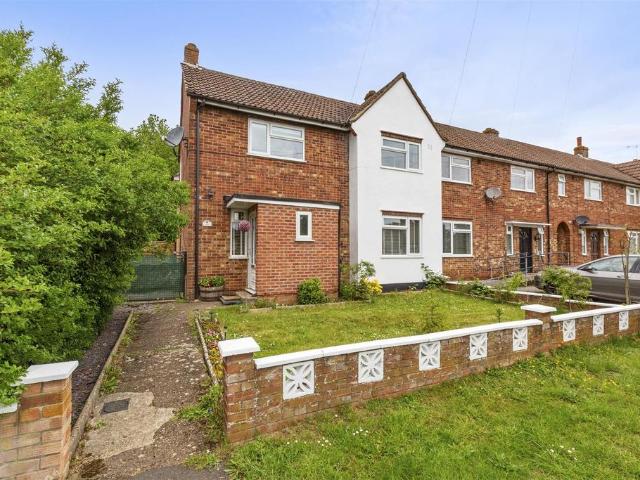 4 bedroom end of terrace house for sale