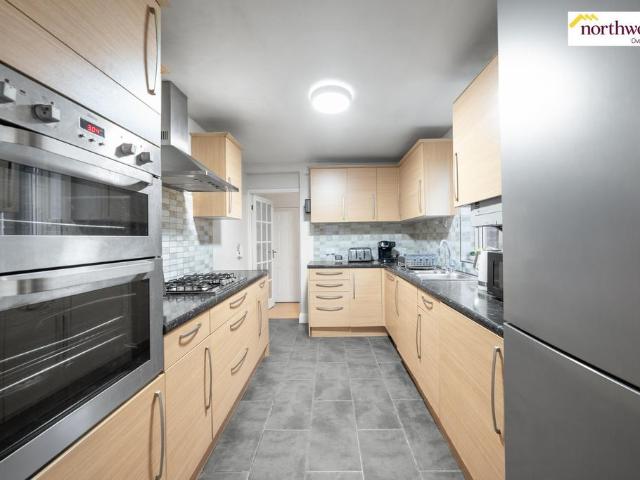 4 bedroom end of terrace house for sale