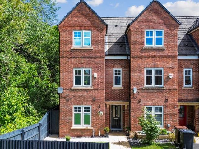 4 bedroom end of terrace house for sale