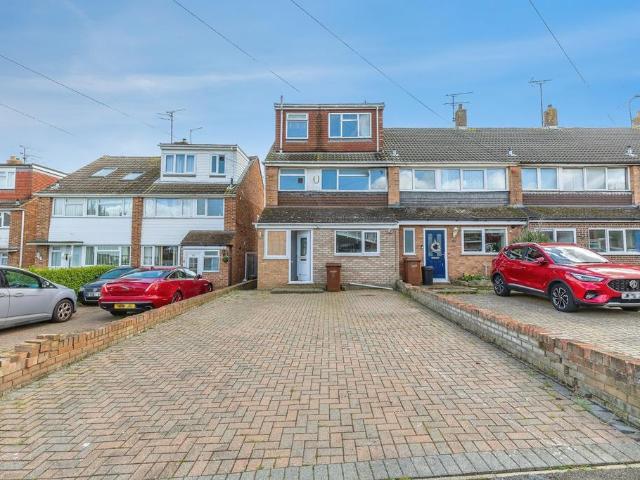 4 bedroom end of terrace house for sale