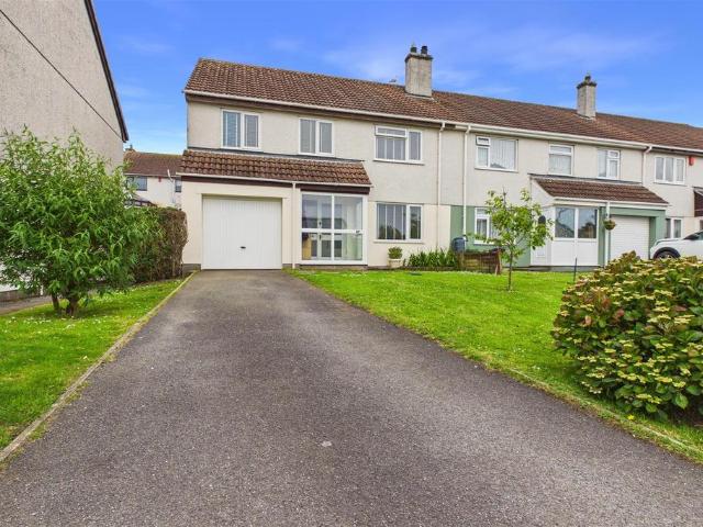 4 bedroom end of terrace house for sale