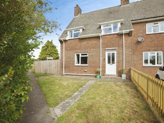 4 bedroom end of terrace house for sale