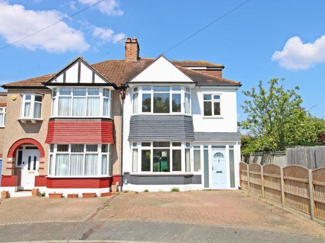 4 bedroom end of terrace house for sale