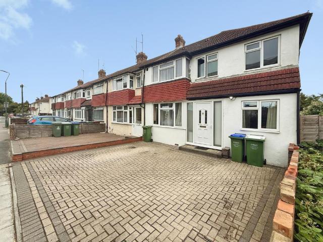 4 bedroom end of terrace house for sale