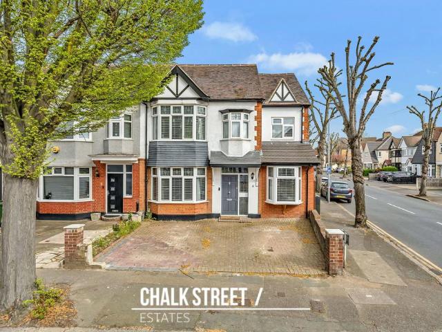 4 bedroom end of terrace house for sale