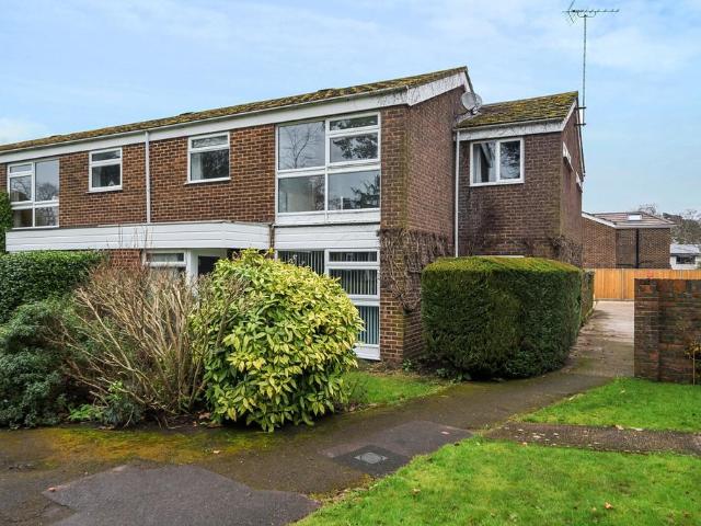 4 bedroom end of terrace house for sale