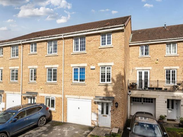 4 bedroom end of terrace house for sale