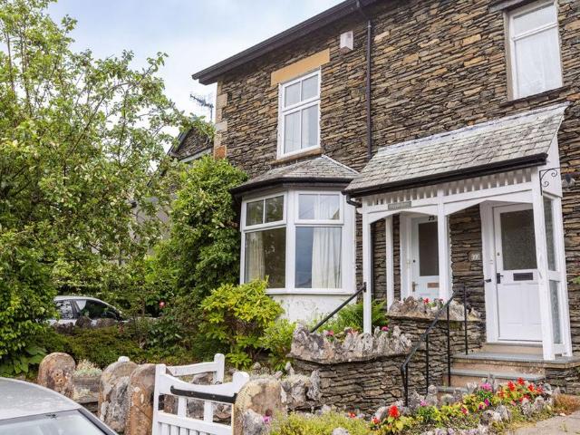 4 bedroom end of terrace house for sale