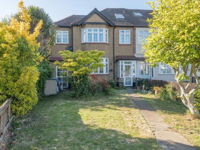 4 bedroom end of terrace house for sale