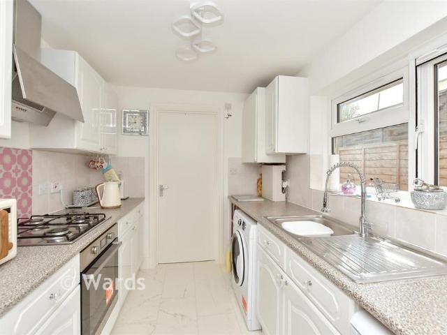 4 bedroom end of terrace house for sale