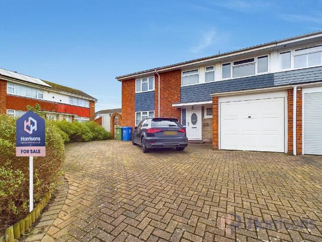 4 bedroom end of terrace house for sale