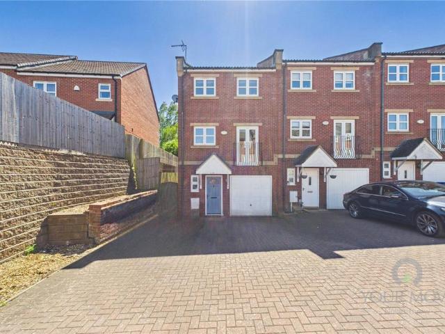4 bedroom end of terrace house for sale