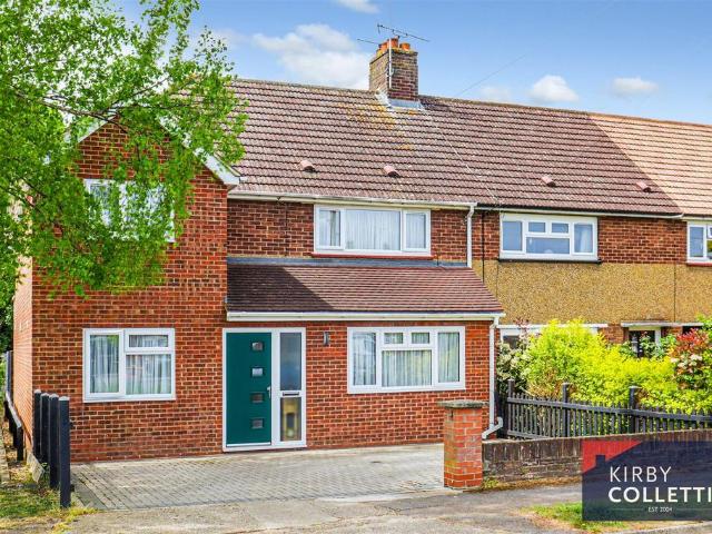 4 bedroom end of terrace house for sale