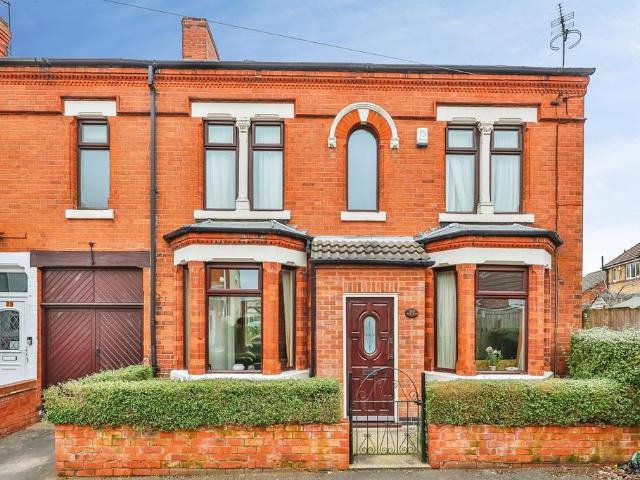 4 bedroom end of terrace house for sale