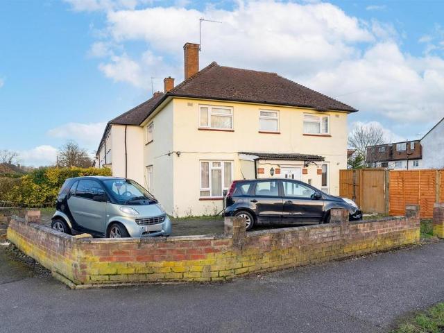 4 bedroom end of terrace house for sale