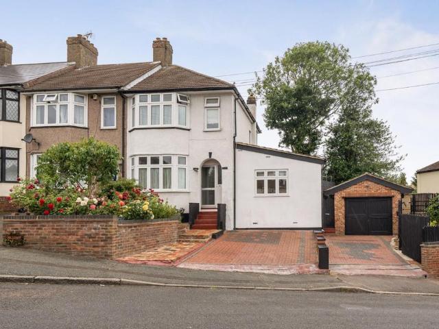 4 bedroom end of terrace house for sale