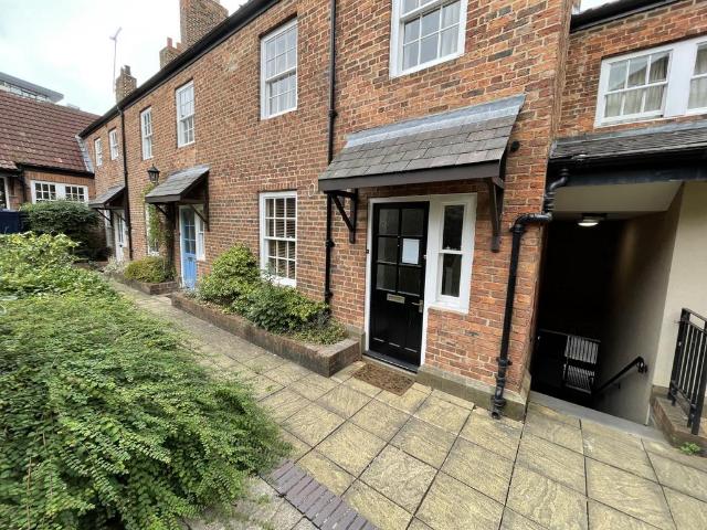 4 bedroom end of terrace house for sale