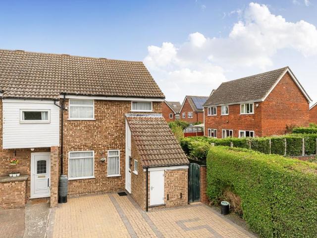 4 bedroom end of terrace house for sale