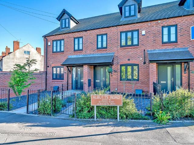 4 bedroom end of terrace house for sale