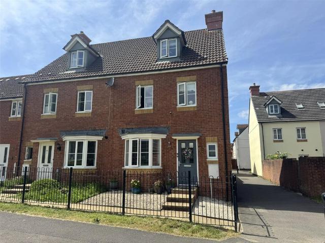 4 bedroom end of terrace house for sale