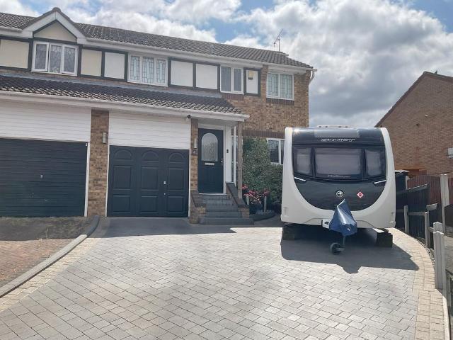 4 bedroom end of terrace house for sale