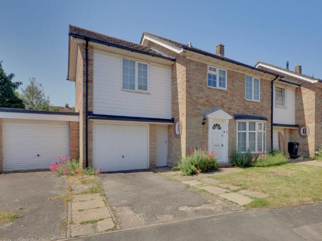 4 bedroom end of terrace house for sale