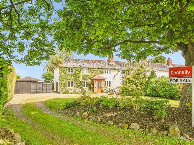 4 bedroom end of terrace house for sale