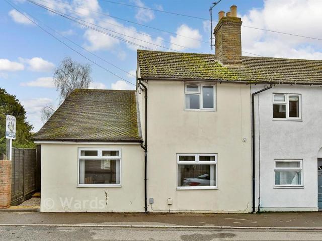 4 bedroom end of terrace house for sale
