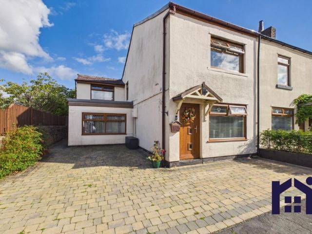 4 bedroom end of terrace house for sale