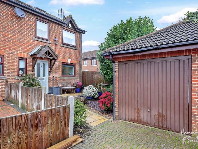 4 bedroom end of terrace house for sale