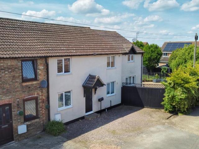 4 bedroom end of terrace house for sale