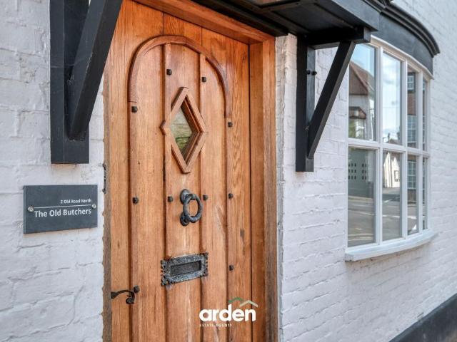 4 bedroom end of terrace house for sale