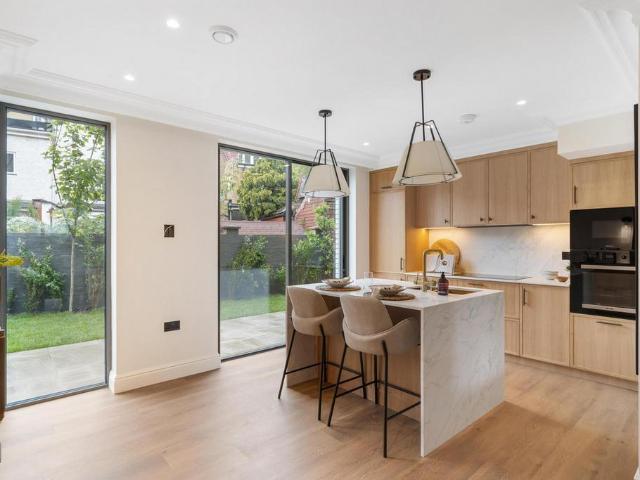 4 bedroom end of terrace house for sale