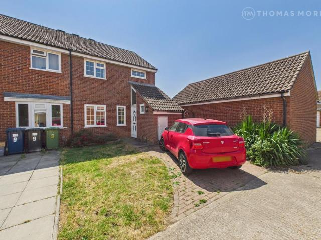 4 bedroom end of terrace house for sale