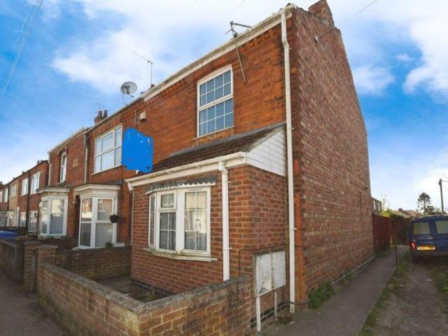 4 bedroom end of terrace house for sale
