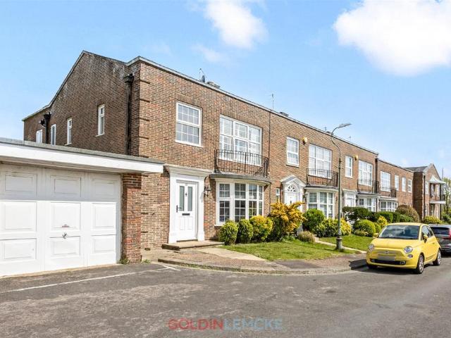 4 bedroom end of terrace house for sale