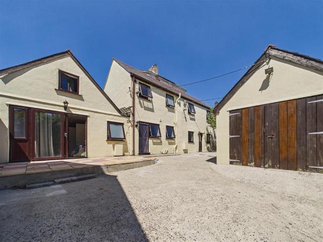 4 bedroom end of terrace house for sale
