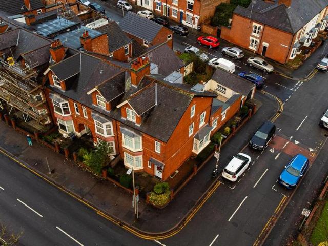 4 bedroom end of terrace house for sale