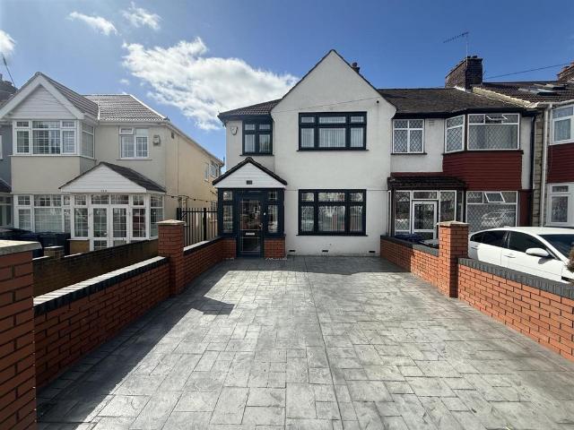 4 bedroom end of terrace house for sale